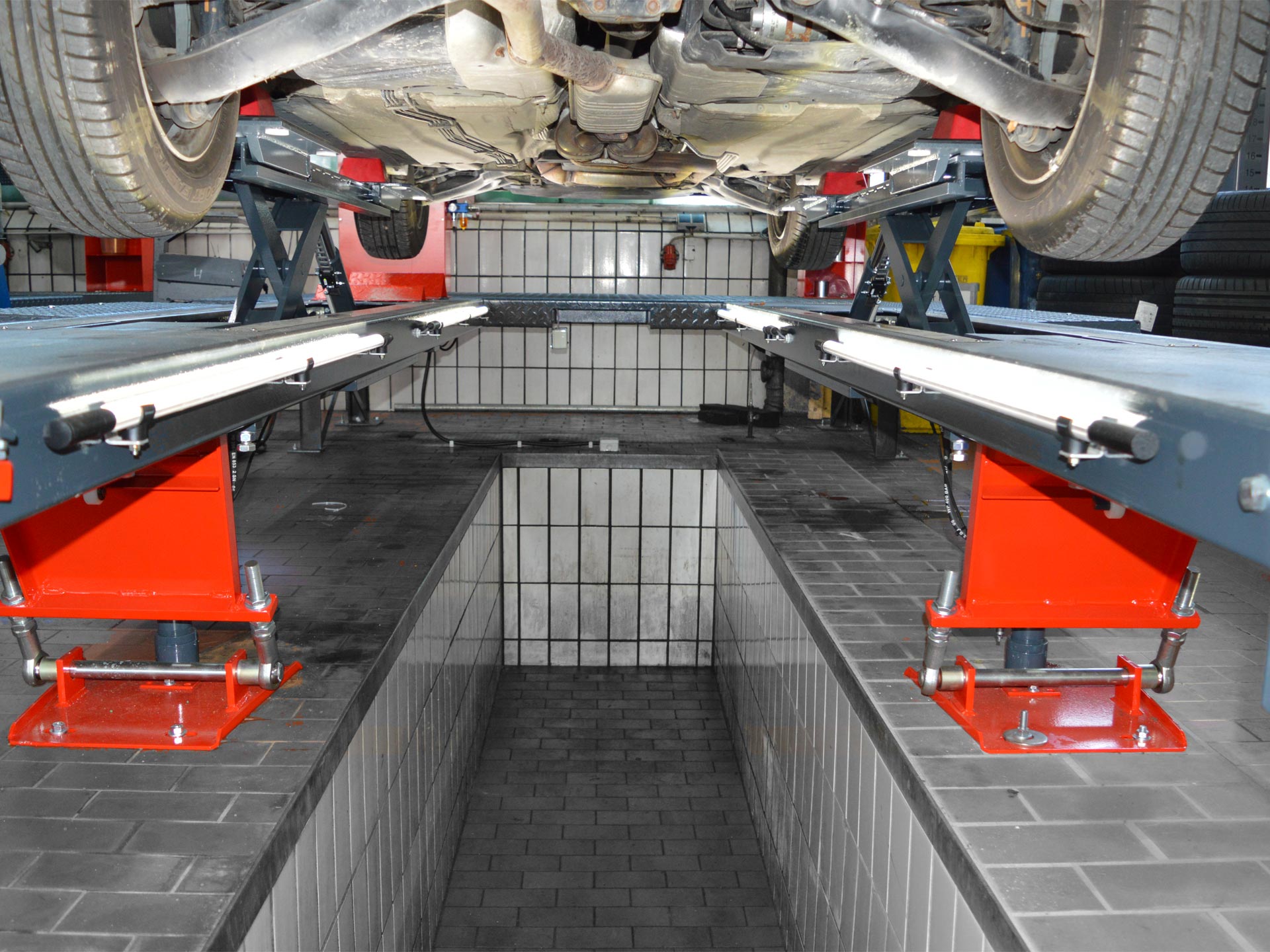 Inground lifts - Products AUTOPSTENHOJ – hydraulic inground lifts ...